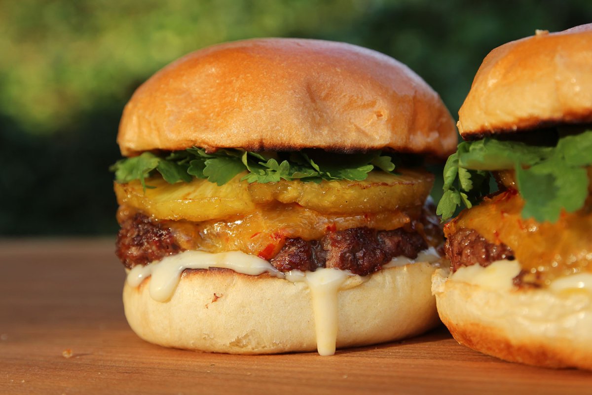 Frisch unterwegs grillen im Frühling - der Ananas-Burger vom Knister G ...